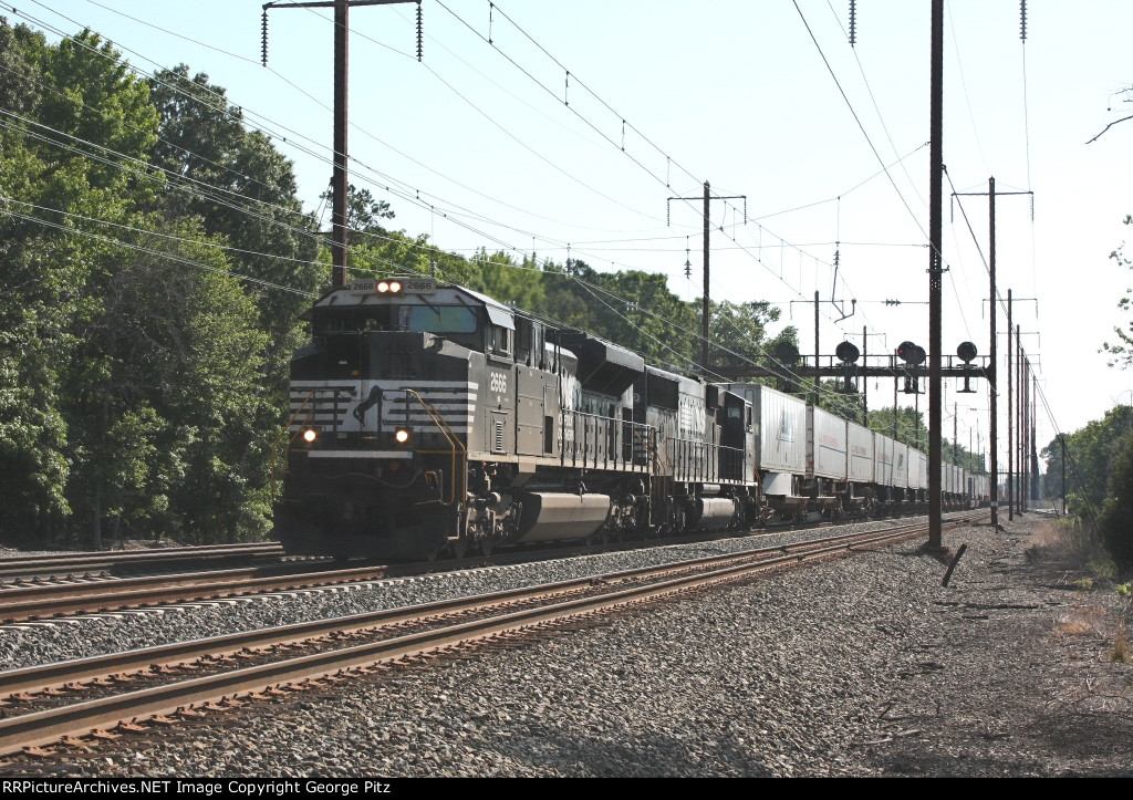NS 2666 and train 24M